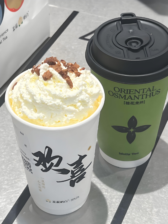 Tee mit Milch oder Sahne – so schmeckt die Tasse besser