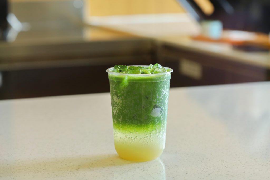 5 Cara Seru Membuat Soda Matcha Leci yang Unik